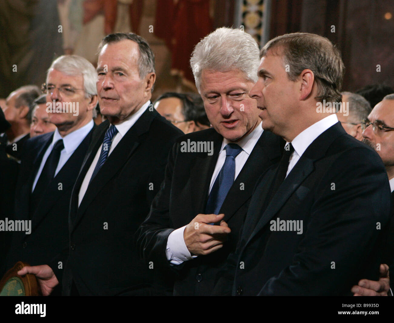 From left to right former British Prime Minister John Major former U S ...
