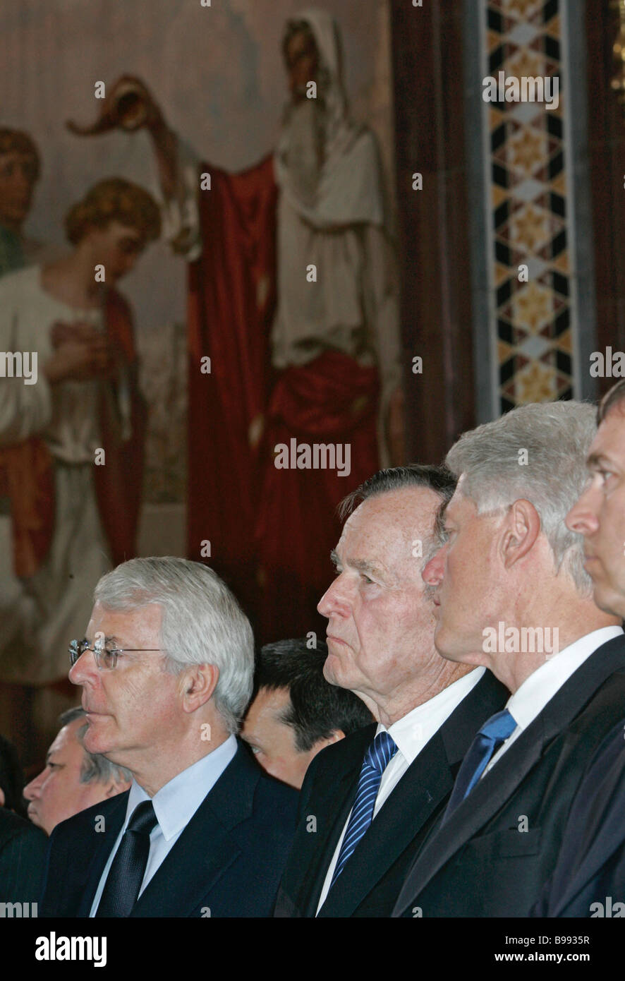From left to right former British Prime Minister John Major former U S ...