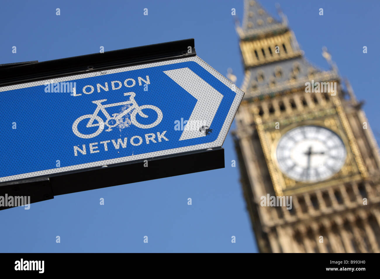 A London Cycle Network sign in front of Big Ben London Stock Photo - Alamy