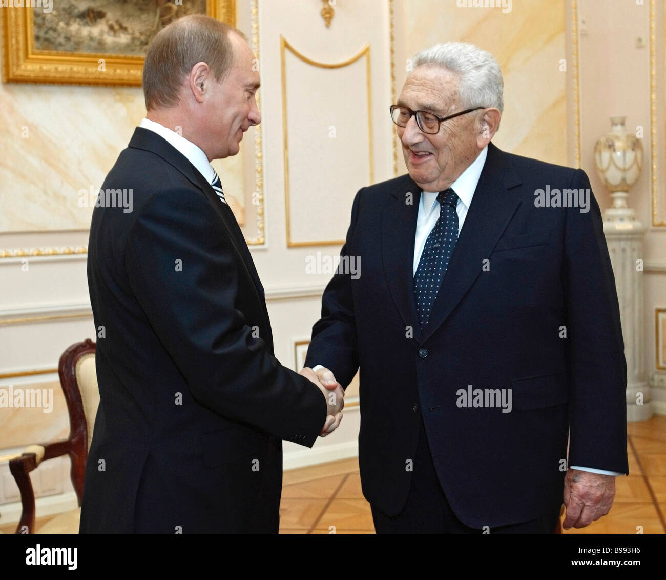 From left to right Russian President Vladimir Putin and former US ...