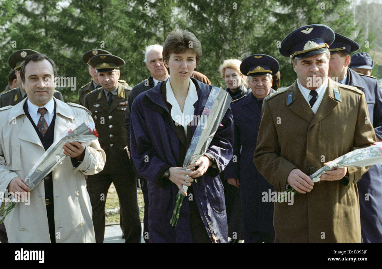 The Soyuz TM 20 crew left to right Valery Polyakov Yelena Kondakova and ...