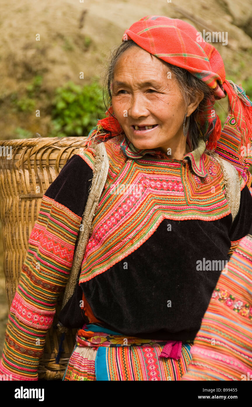 colorful Flower Hmong woman in the market in Cau Son near Bac Ha ... colorful Flower Hmong woman in the market in Cau Son near Bac Ha ...