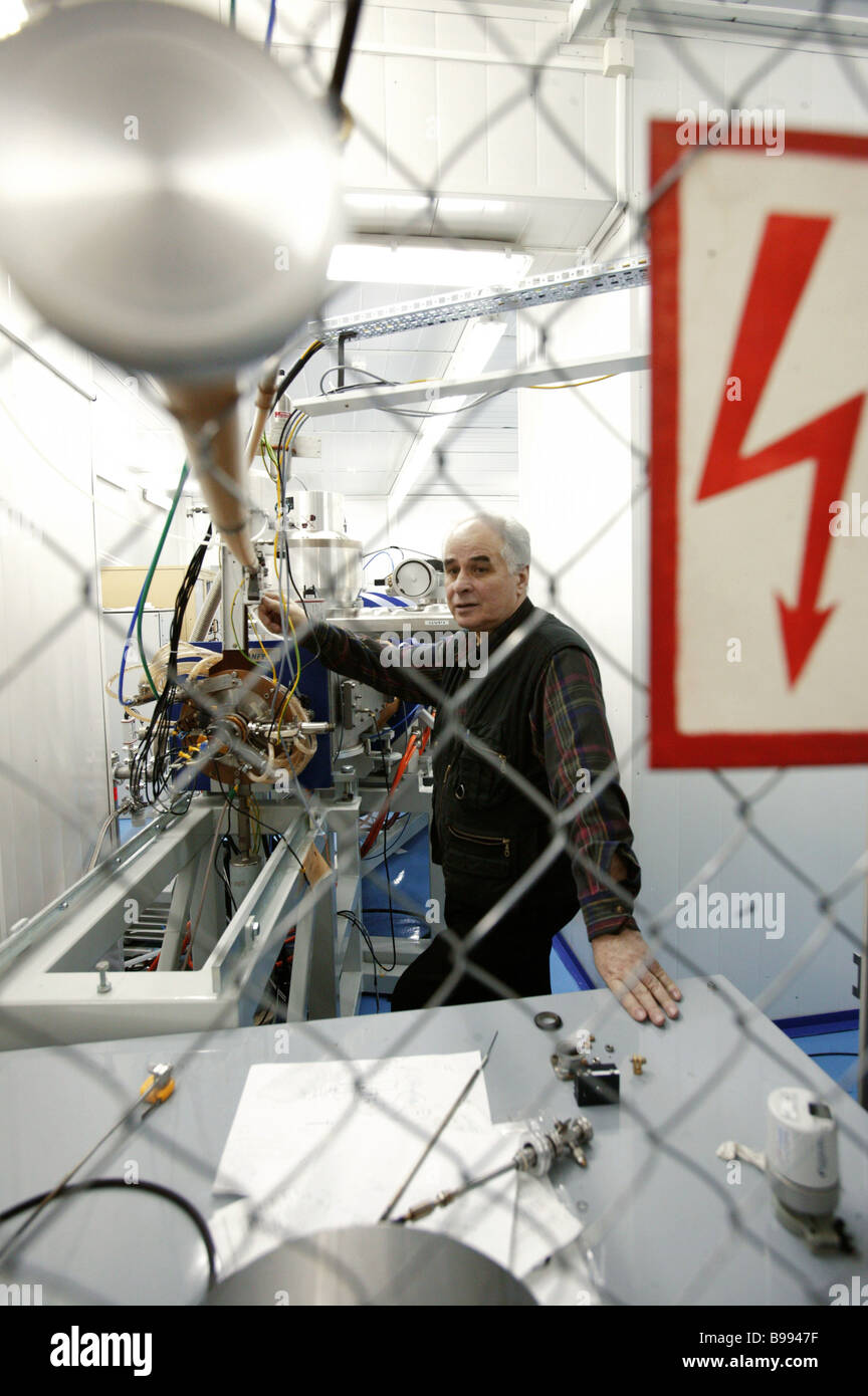 Eduard Kozulin head of the nuclear reaction laboratory of the United ...