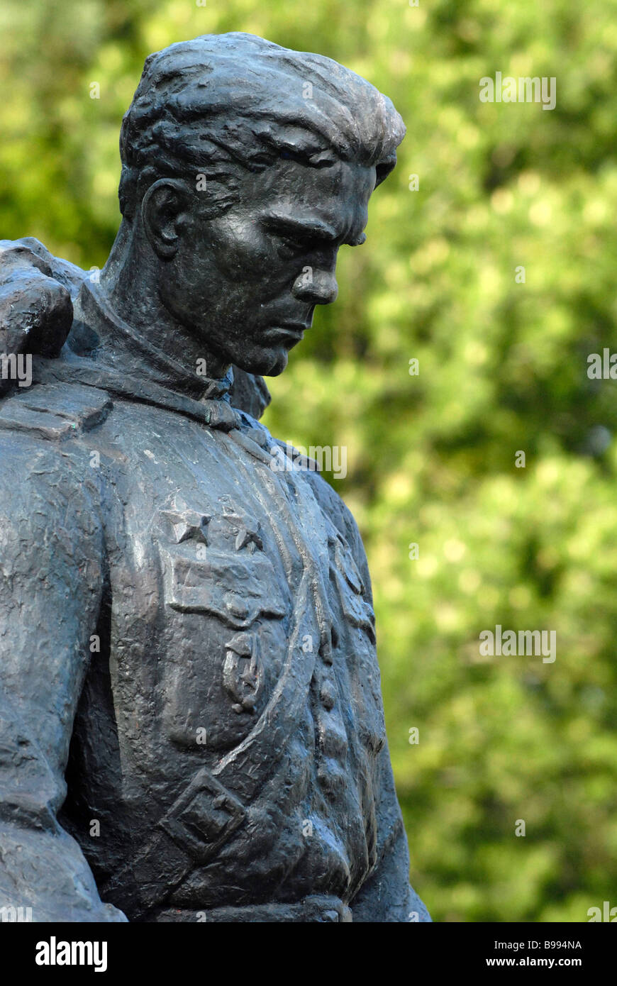 The Bronze Soldier statue is removed from Tonismagi Hill to a military ...