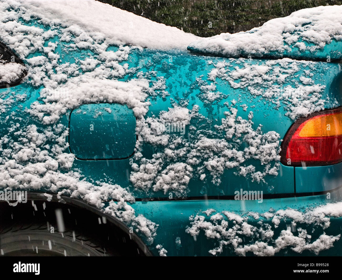 Car in snow storm usa hi-res stock photography and images - Alamy
