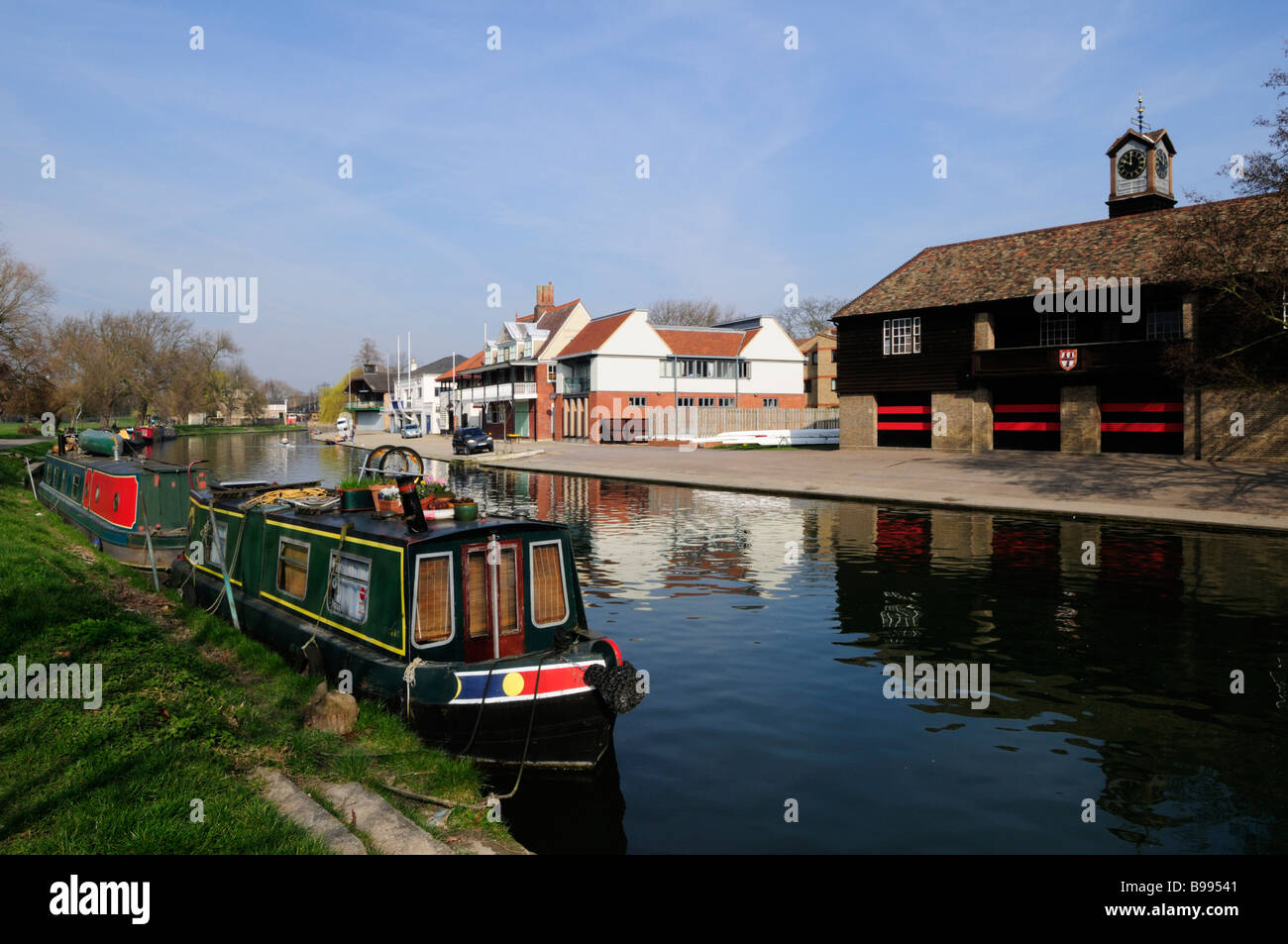 Houseboat and Rowing Boathouses on the River Cam at Midsummer Common ...