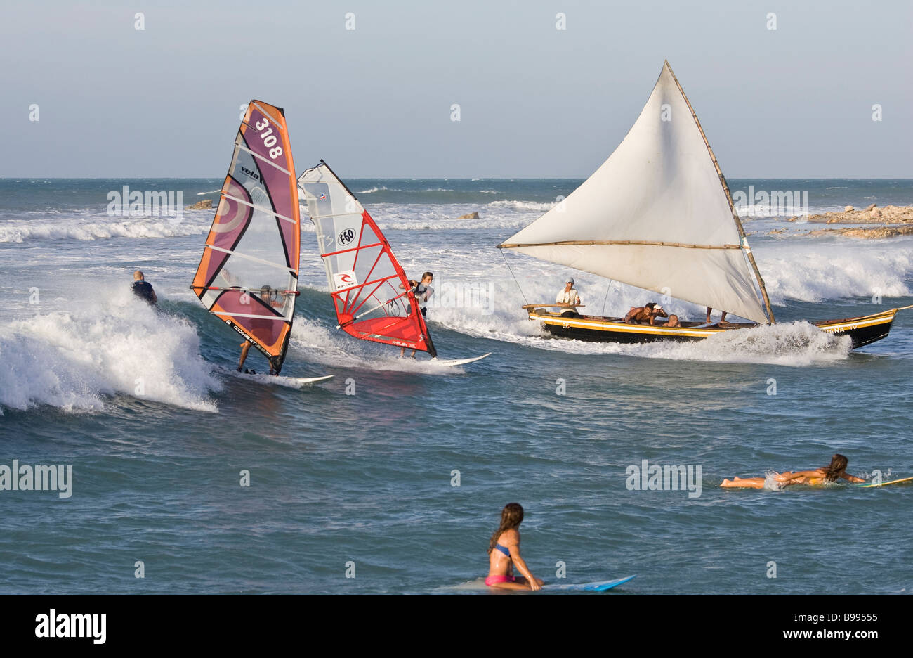 Black girl surfer hi-res stock photography and images - Alamy