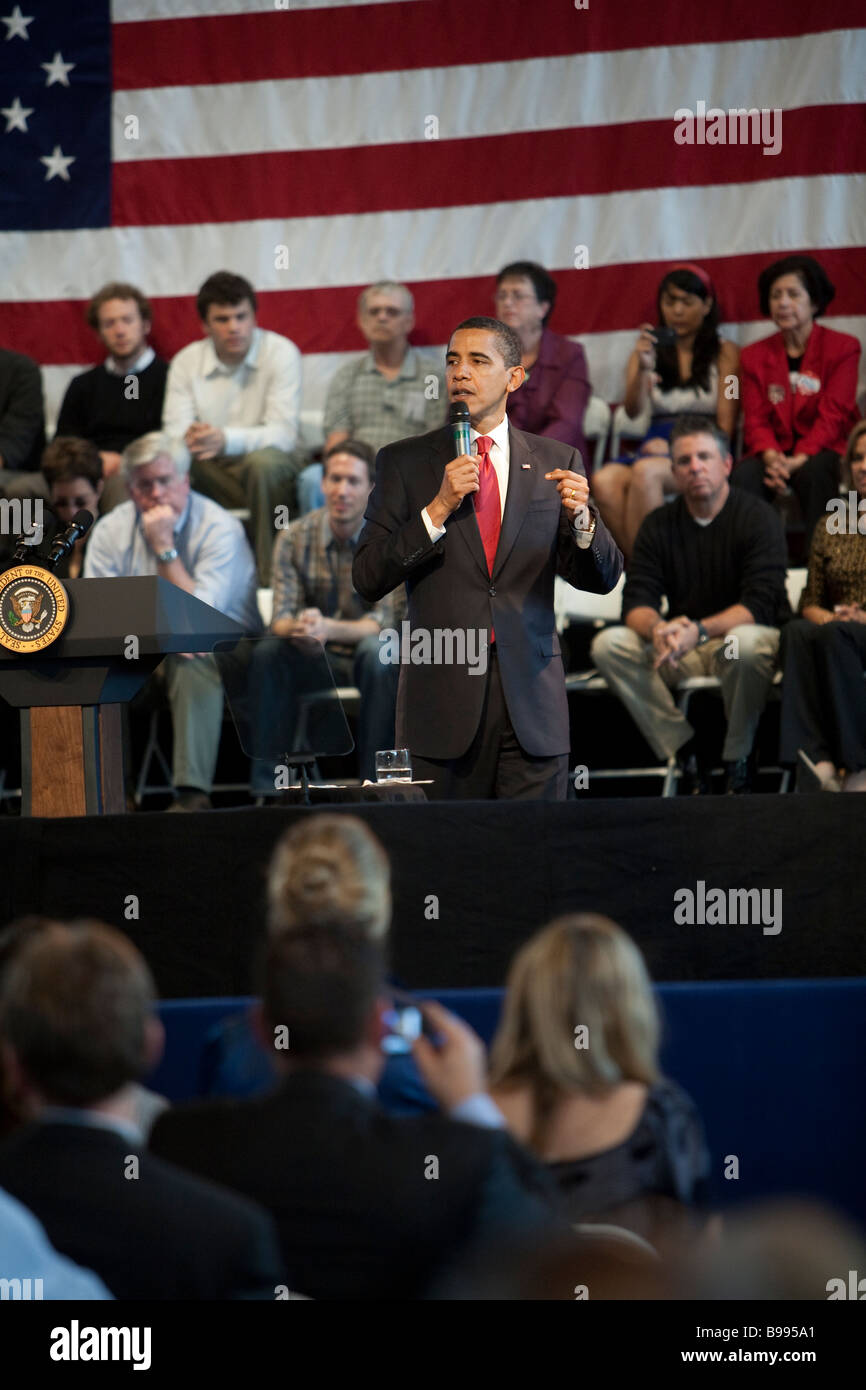 Obama speaking 2009 hi-res stock photography and images - Alamy