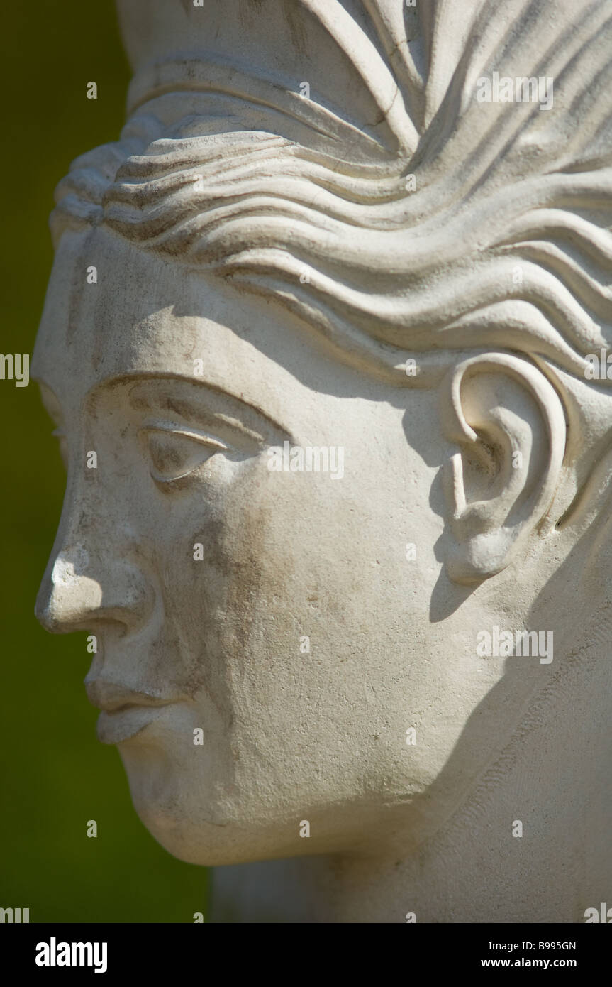 Women stone sculpture hi-res stock photography and images - Alamy