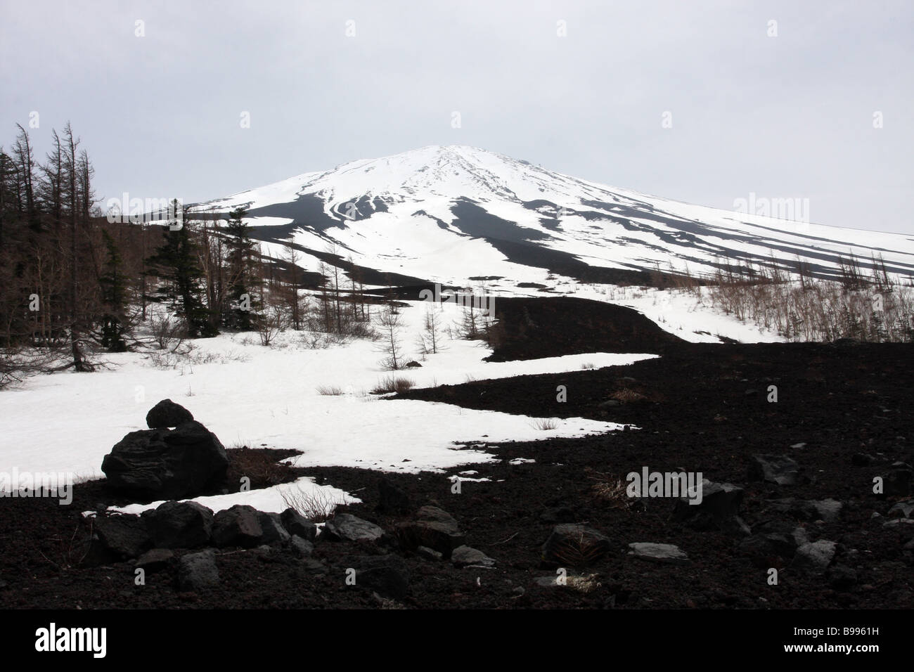 snow covered mount fuji Stock Photo - Alamy