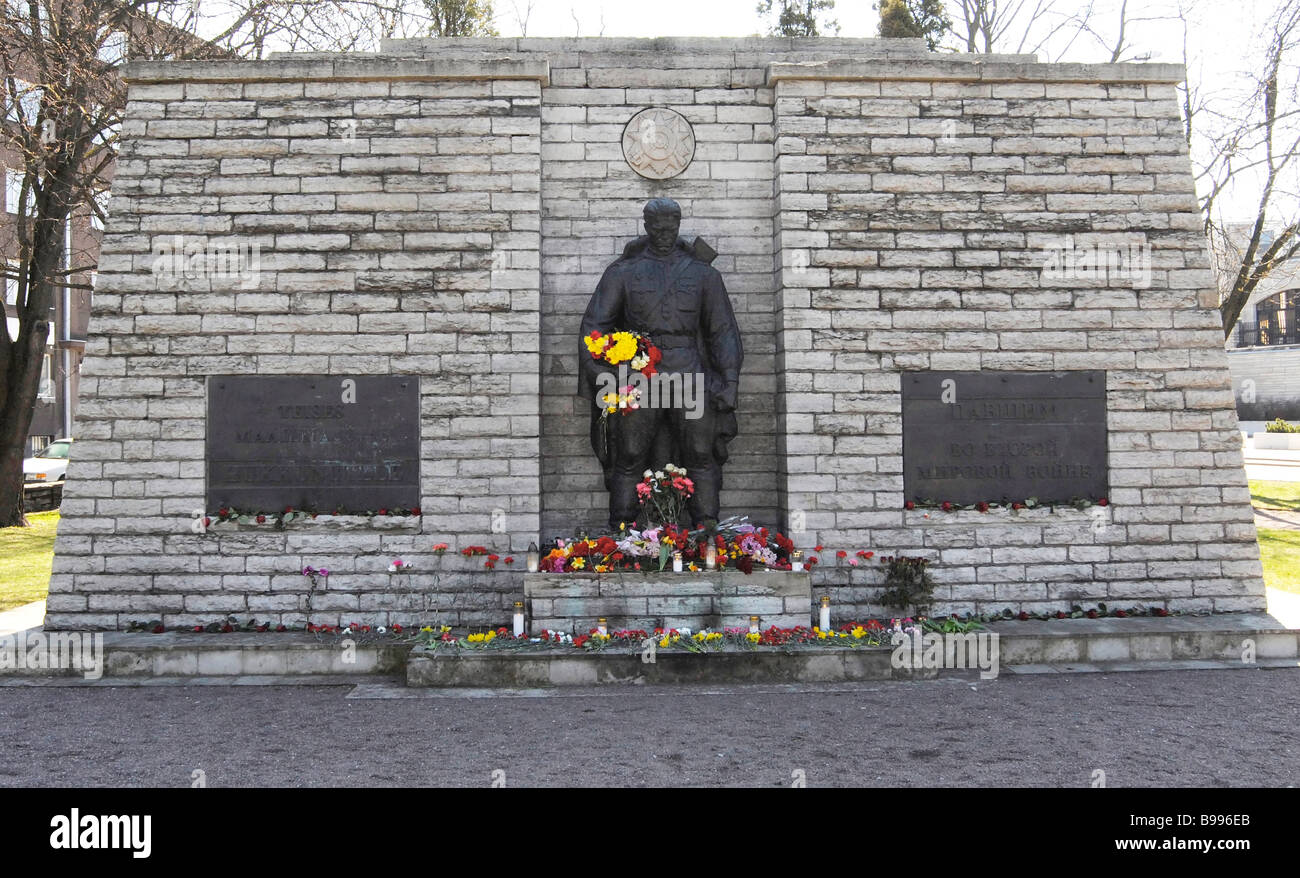 The Bronze Soldier war memorial on Tonismagi Hill in Tallinn Stock ...