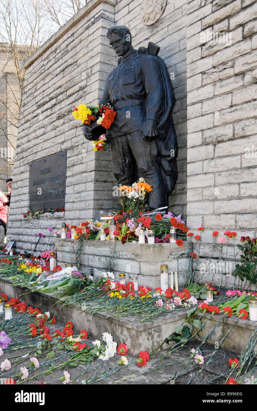 The Bronze Soldier war memorial on Tonismagi Hill in Tallinn Stock ...