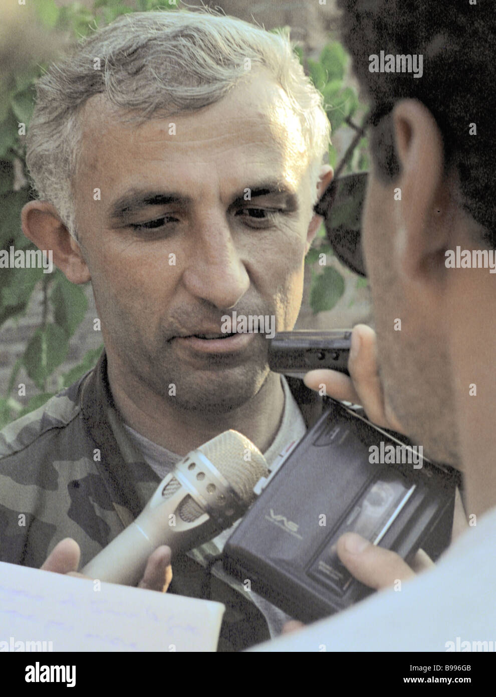 Chechnya s Chief of Staff Aslan Maskhadov facing reporters Stock Photo ...