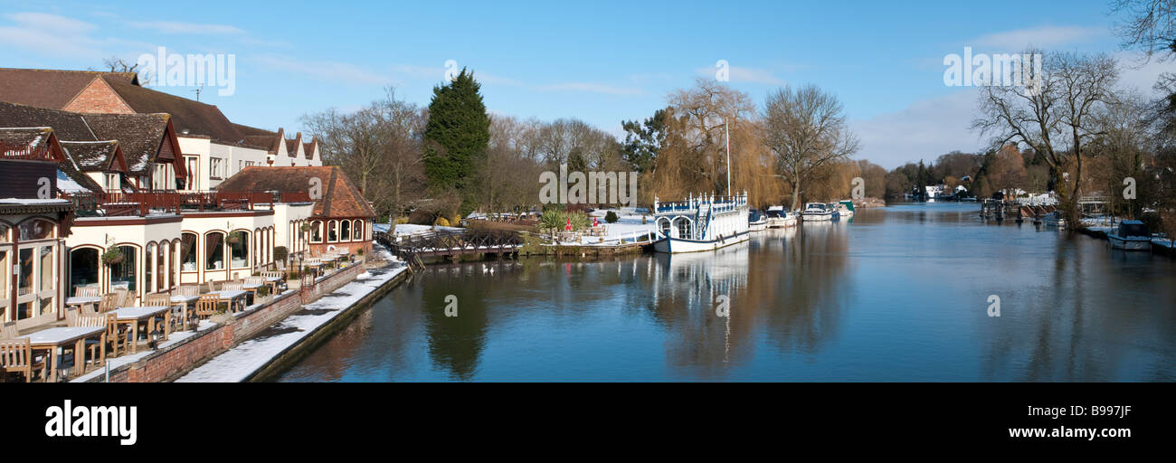 A panoramic image of Goring Lock on the Oxfordshire Berkshire border ...