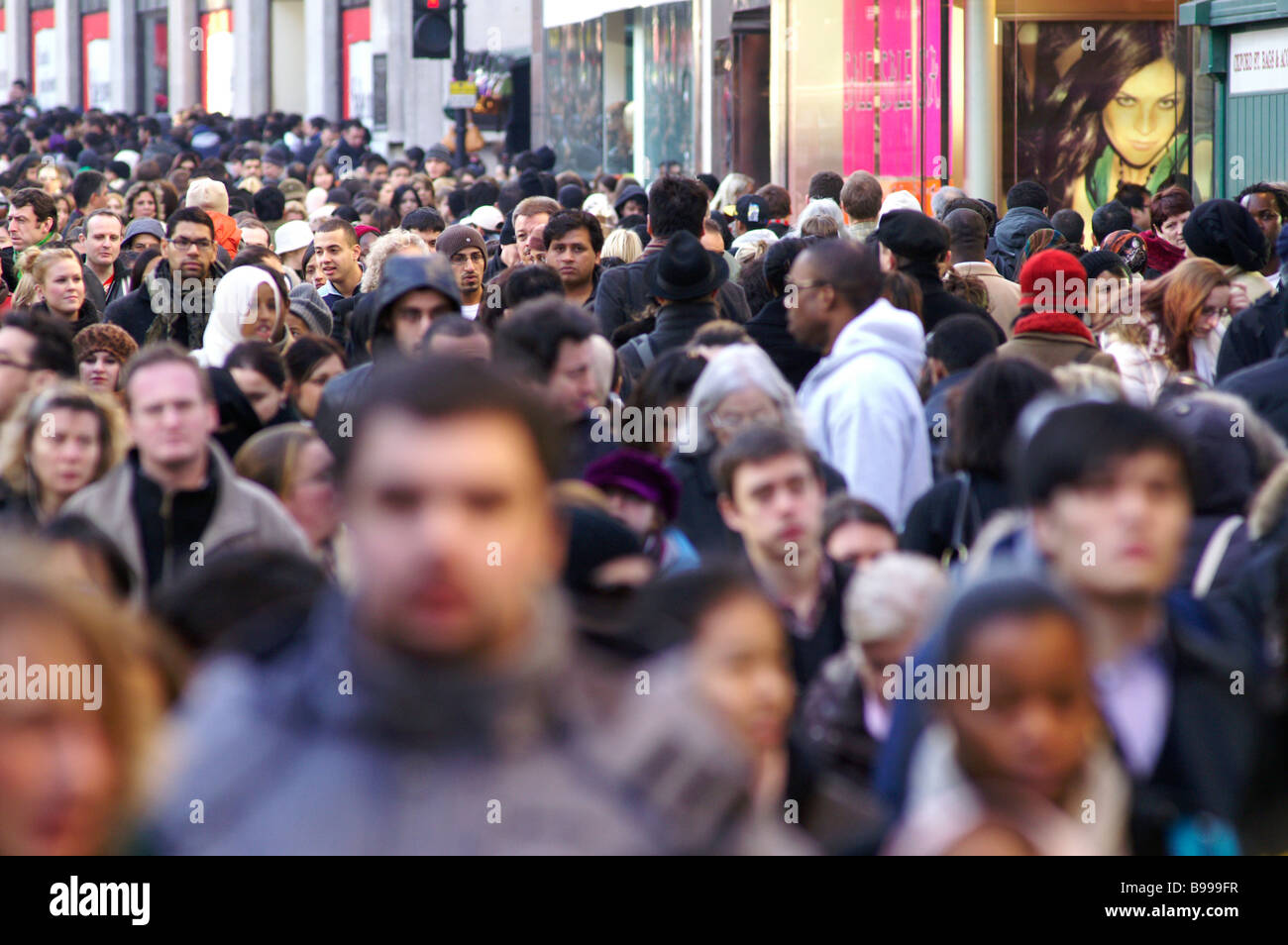 Crowd london street hi-res stock photography and images - Alamy