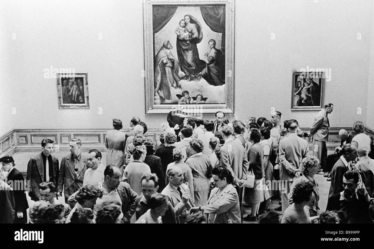 Dresden Gallery visitors admire Raphael s renowned Sistine Madonna ...