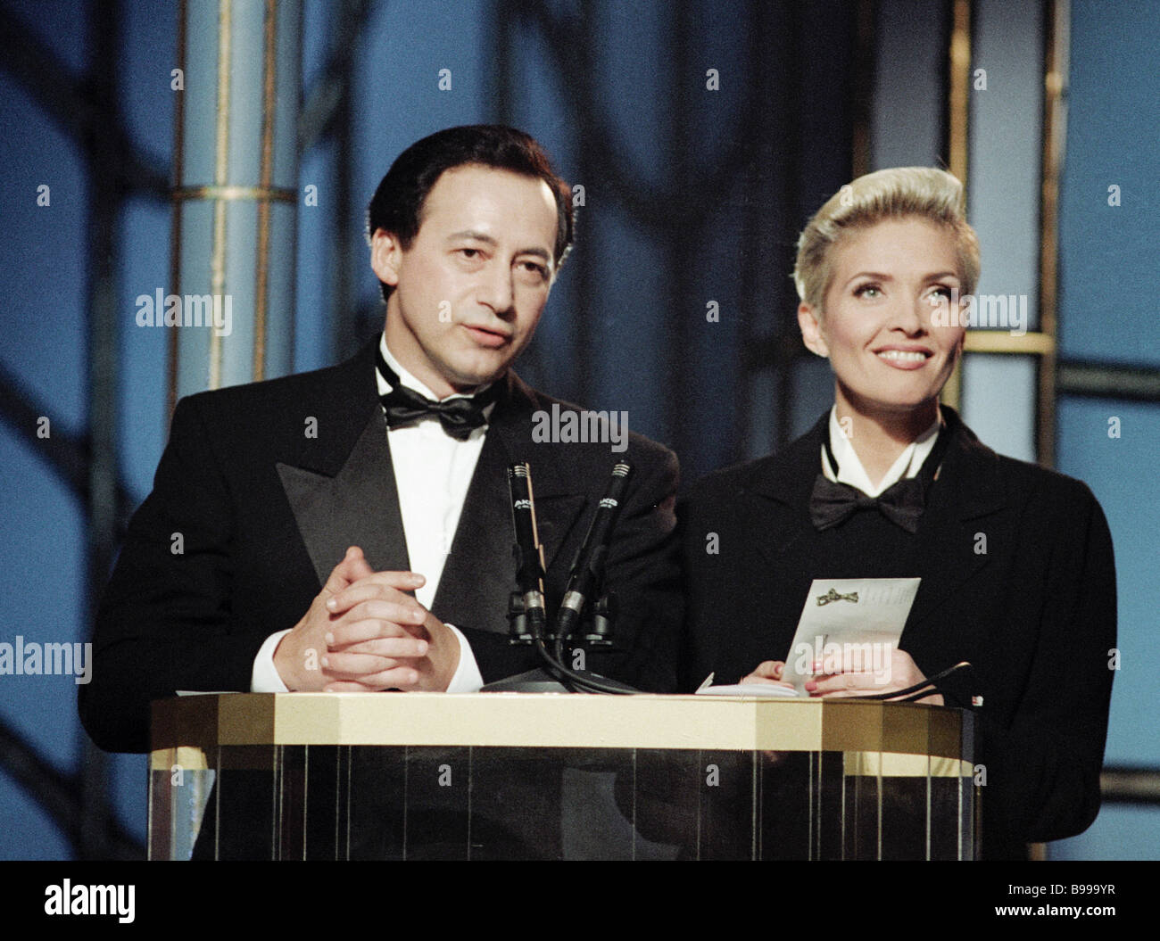 Orchestra conductor Vladimir Spivakov and pop singer Laima Vaikule ...