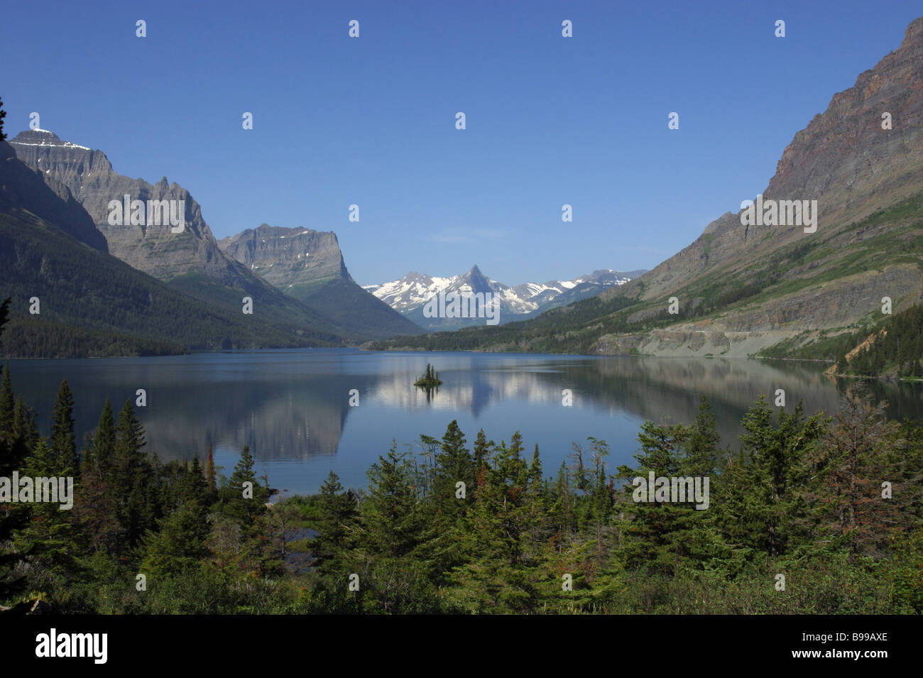 National park Absaroka- Beartooth range mountains Snow Lake Flat calm ...