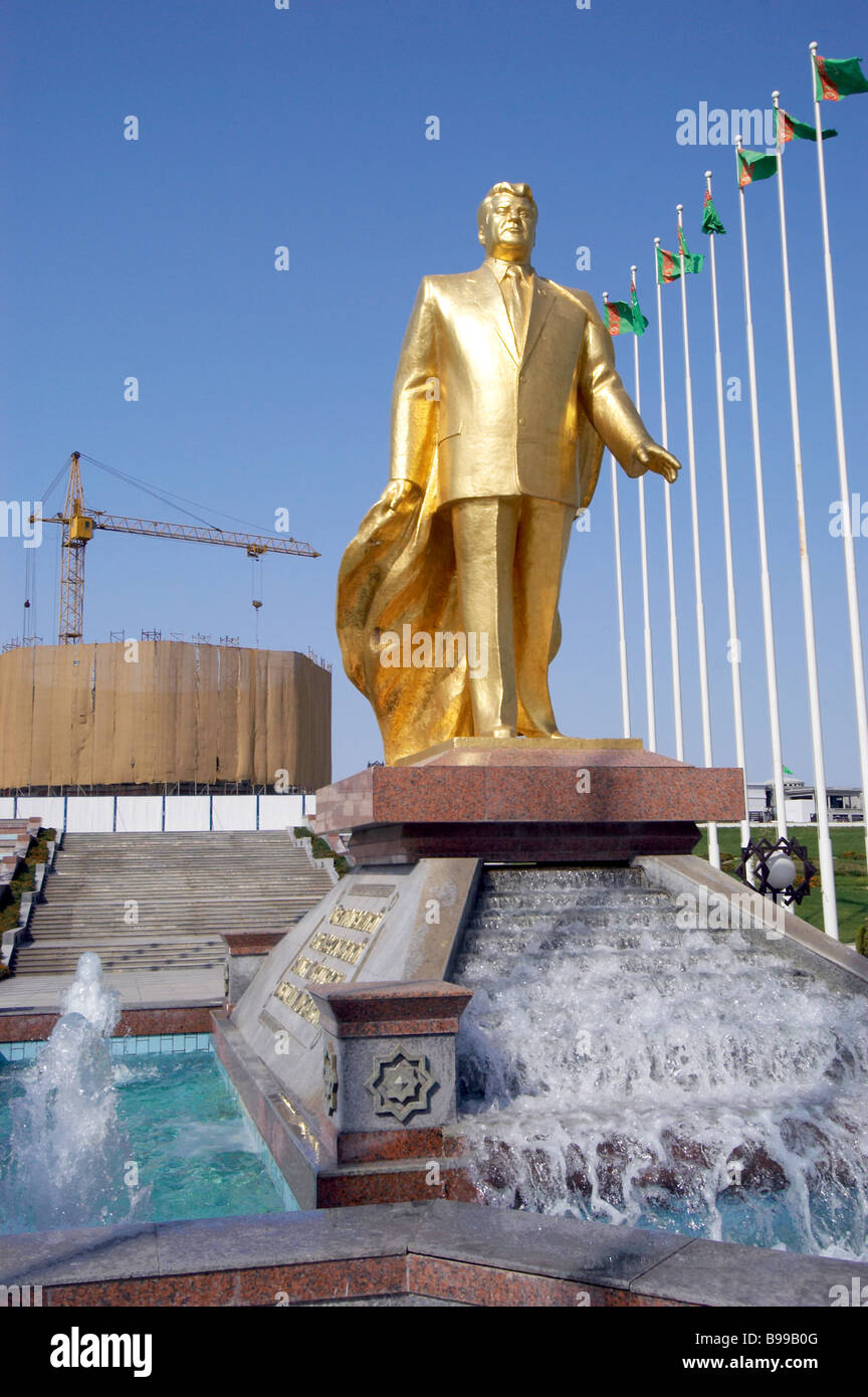 Turkmenbashy cult personality statue Turkmenbashi Stock Photo - Alamy