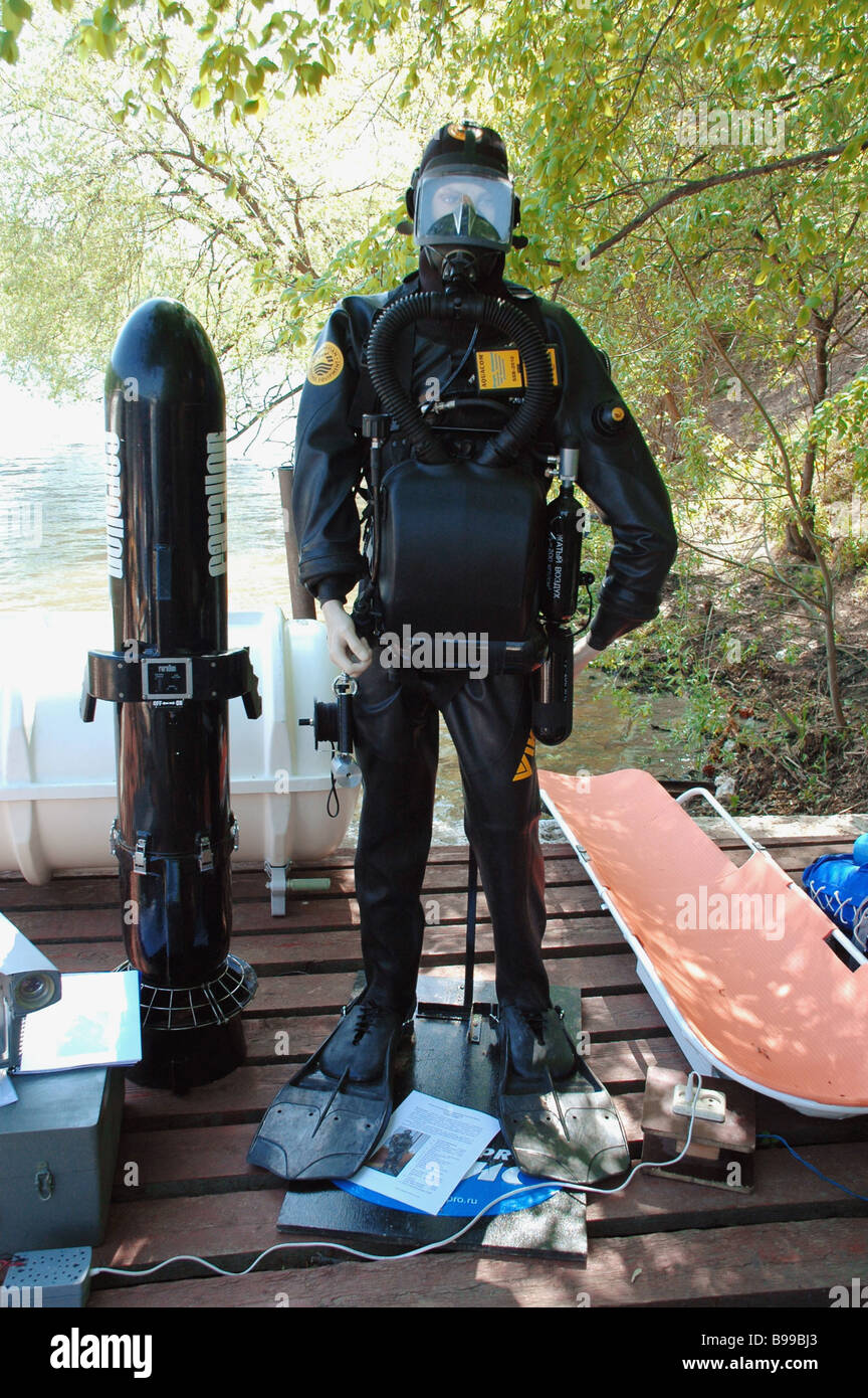 Russian police gets the latest diving gear Stock Photo - Alamy