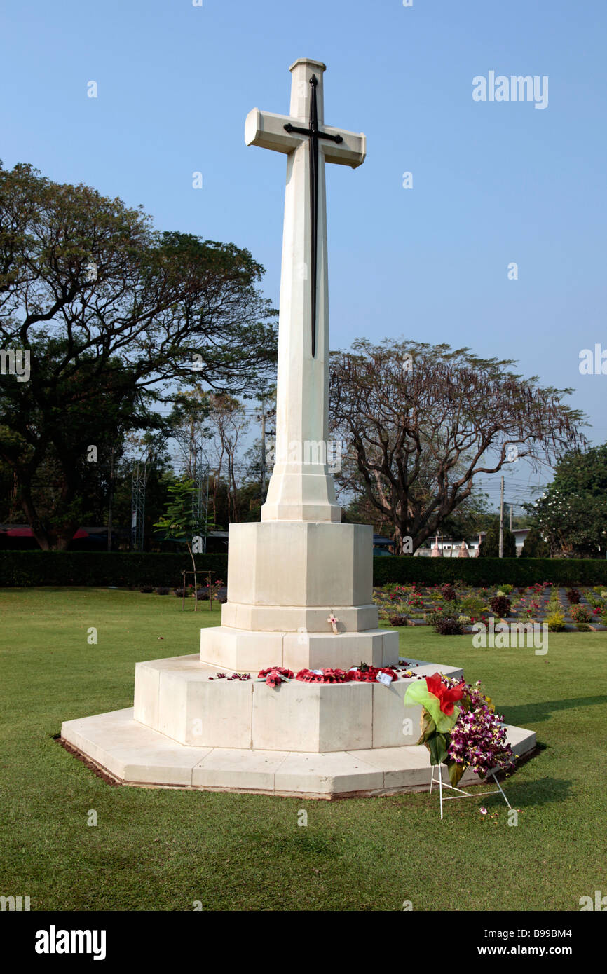 Memorial cross at Allied POW cemetery at Kanchanaburi, Thailand Stock ...