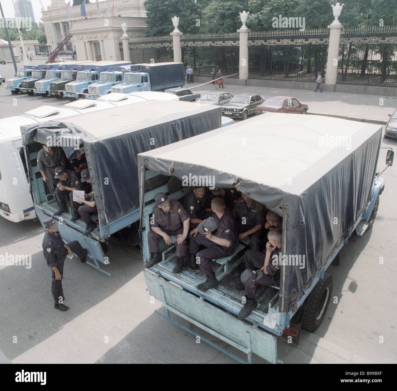 Police gets ready for Paratrooper Day public celebration Stock Photo ...