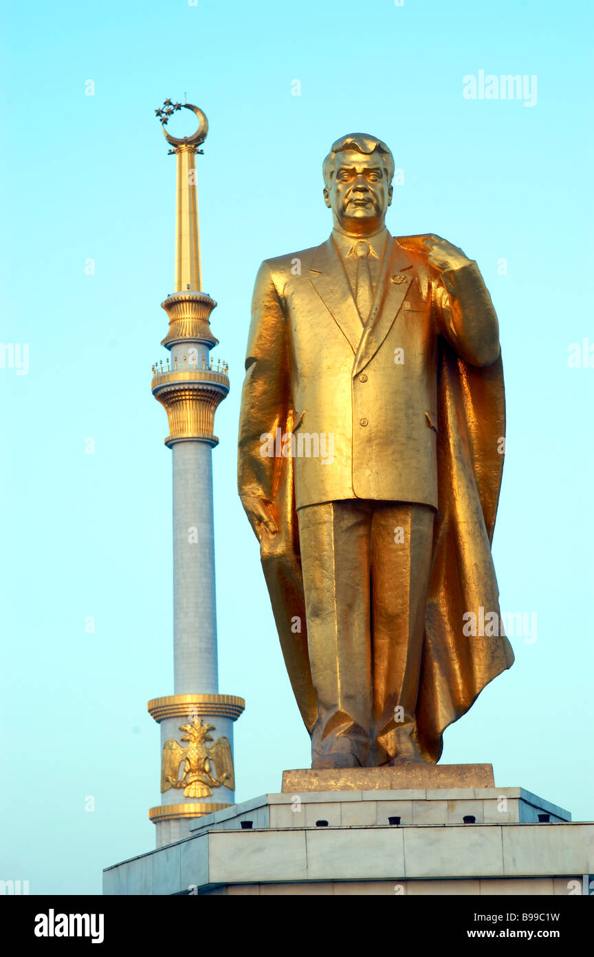 Turkmenbashy cult personality statue Turkmenbashi Stock Photo - Alamy