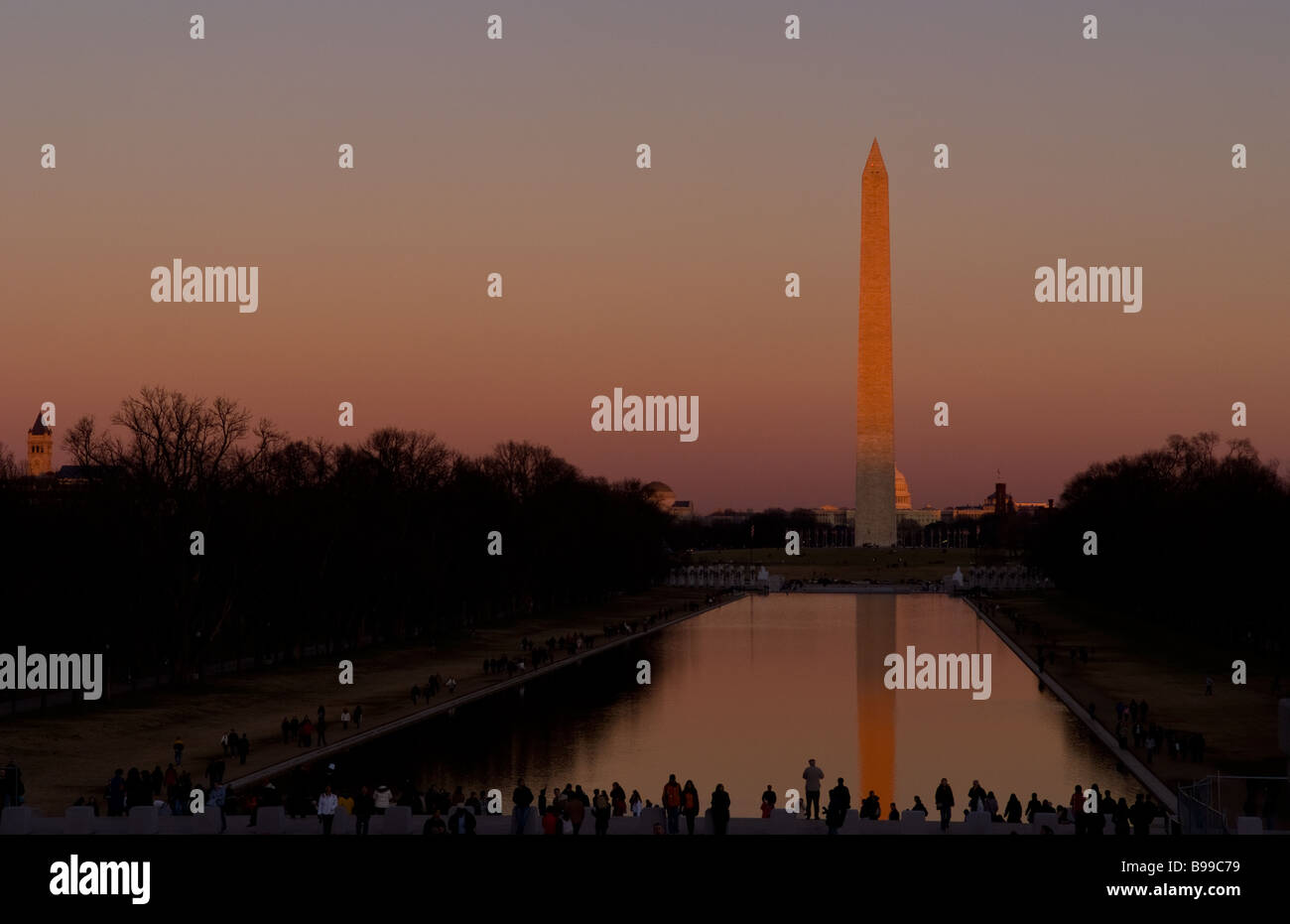 Beautiful tall tower of the Washington Monument and pond with capital ...