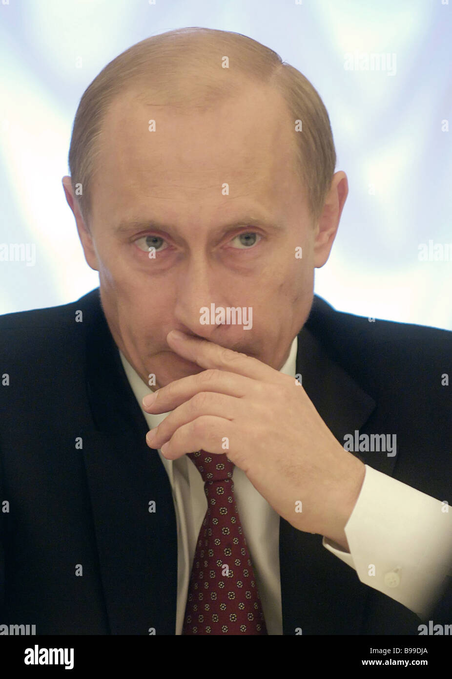 Russian President Vladimir Putin receiving Slovenian Prime Minister ...