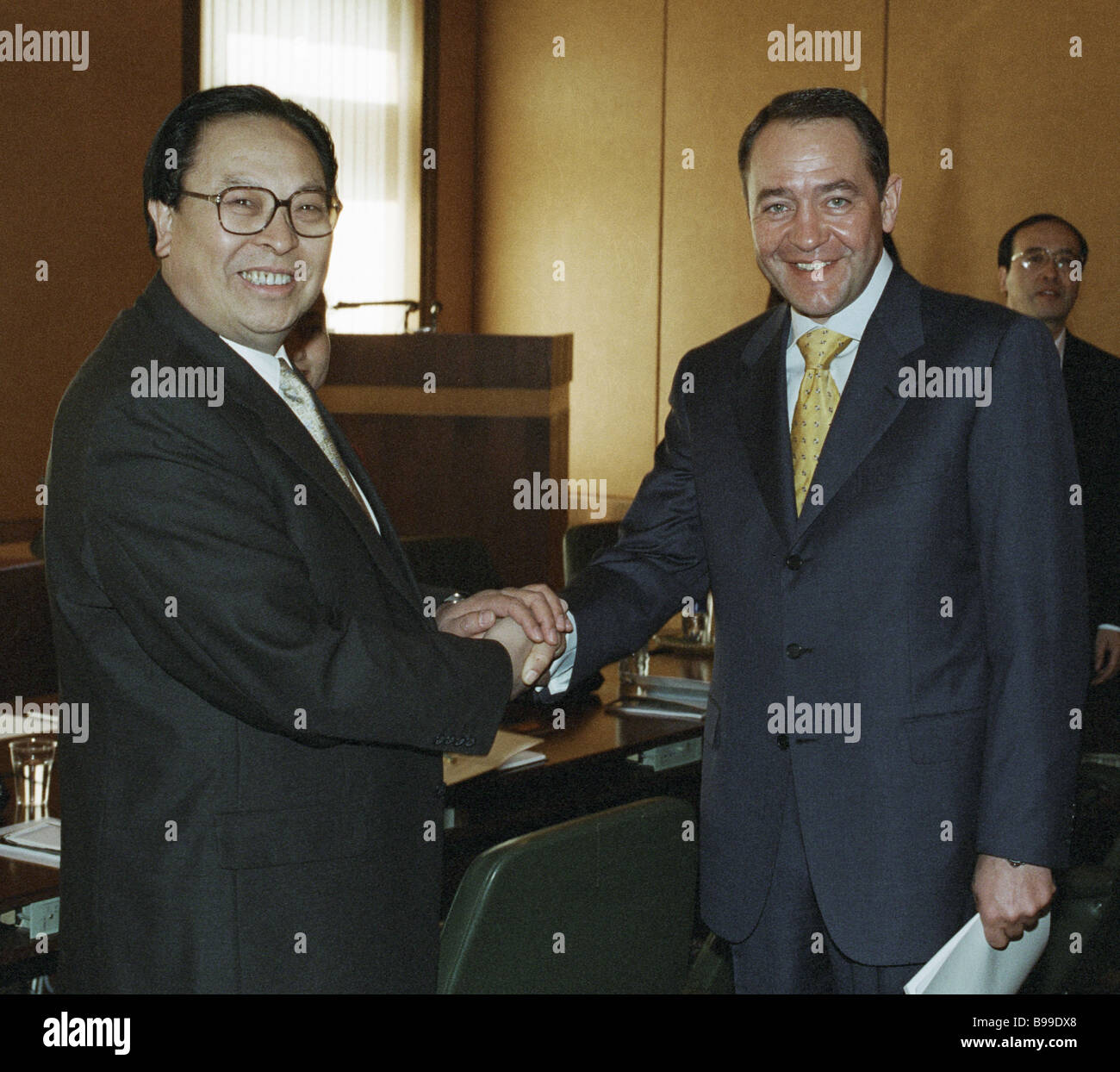 President of Zhemin Zhibao holding Syu Guan Chun left and Russian Media ...