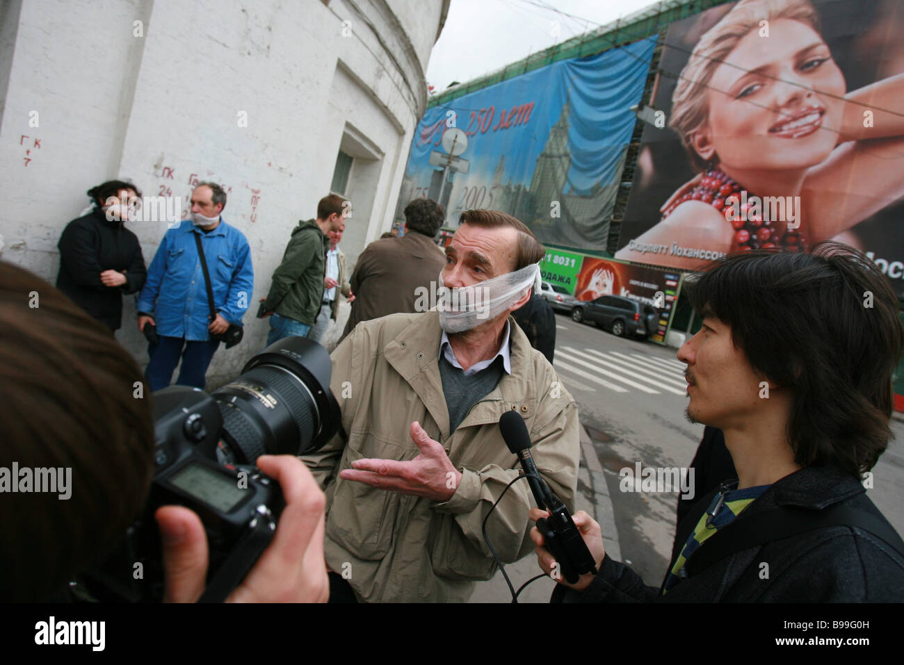 Executive director of the Russian For human rights movement Lev ...