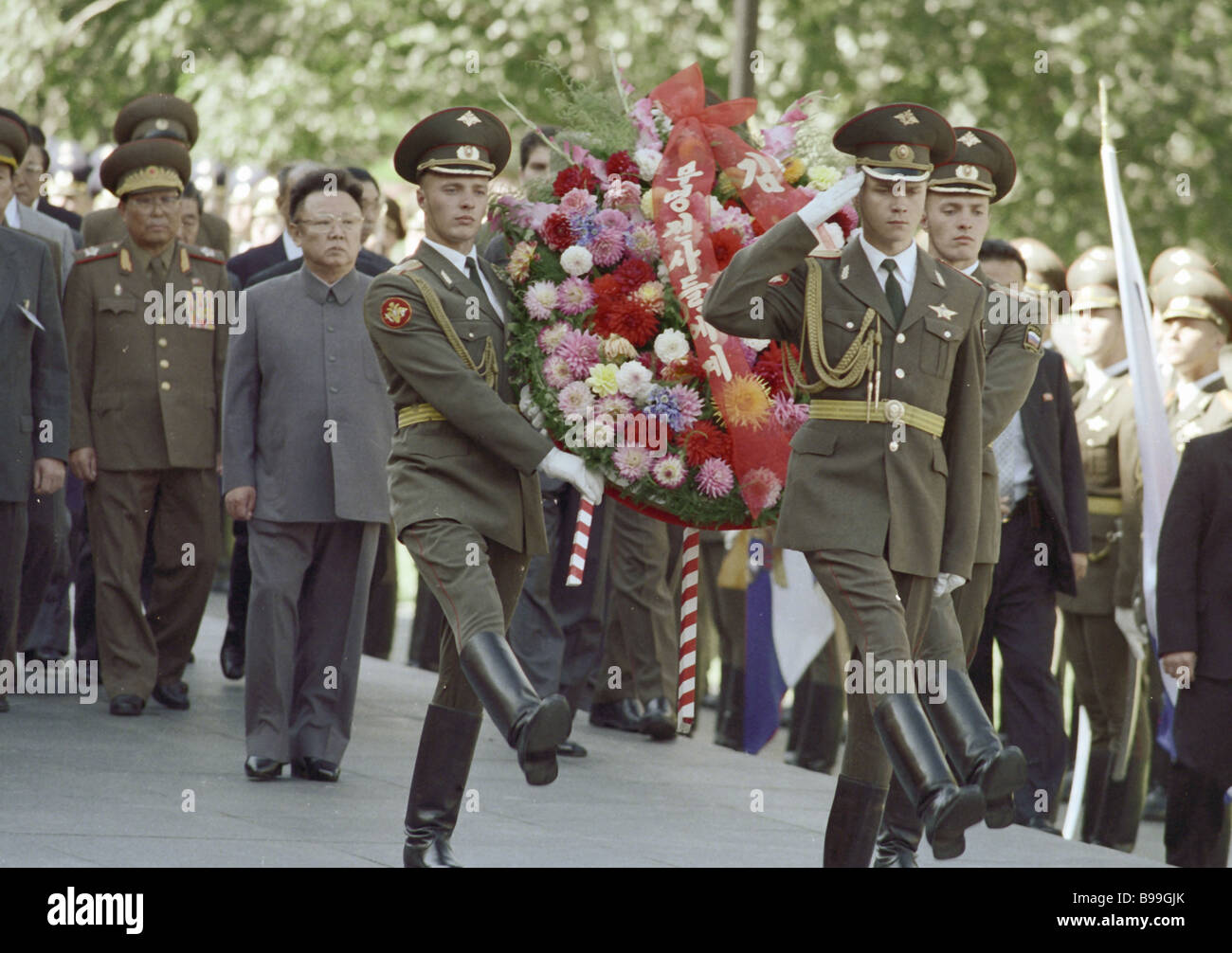Guard of Honor soldiers accompanying North Korean leader Kim Chung Il ...