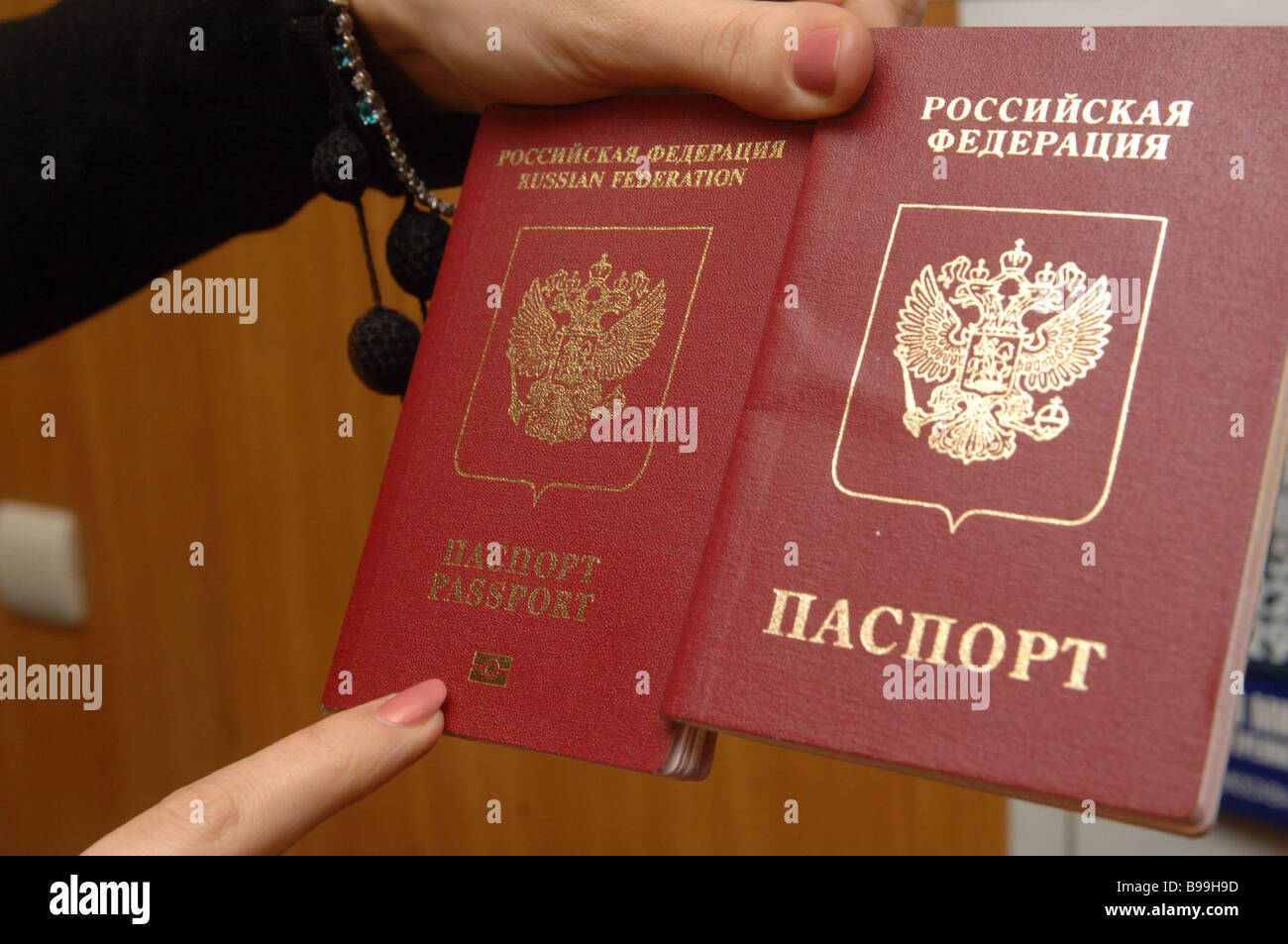Russians will now have new foreign passports carrying electronic ...