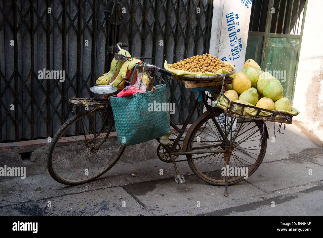 Bicycle of street vendor parked in Hanoi Vietnam Stock Photo - Alamy
