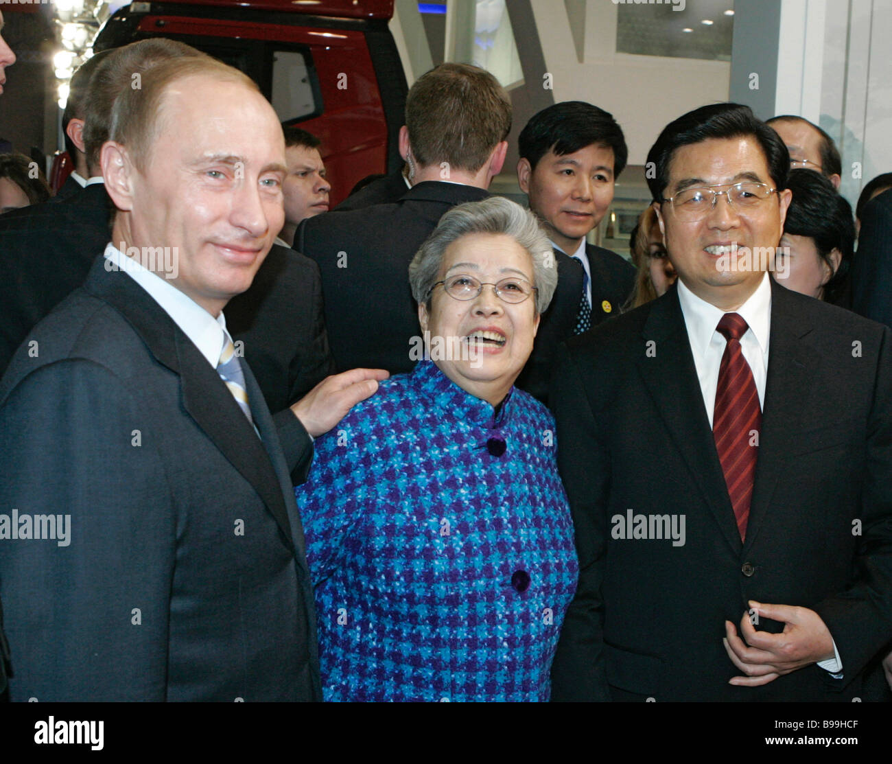 Left to right Russian President Vladimir Putin Mrs Wu Yi deputy prime ...
