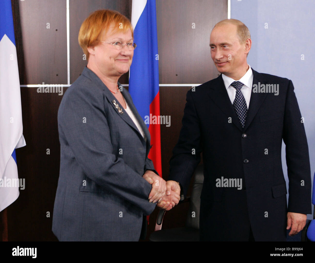 Presidents Tarja Halonen of Finland and Vladimir Putin of Russia ...