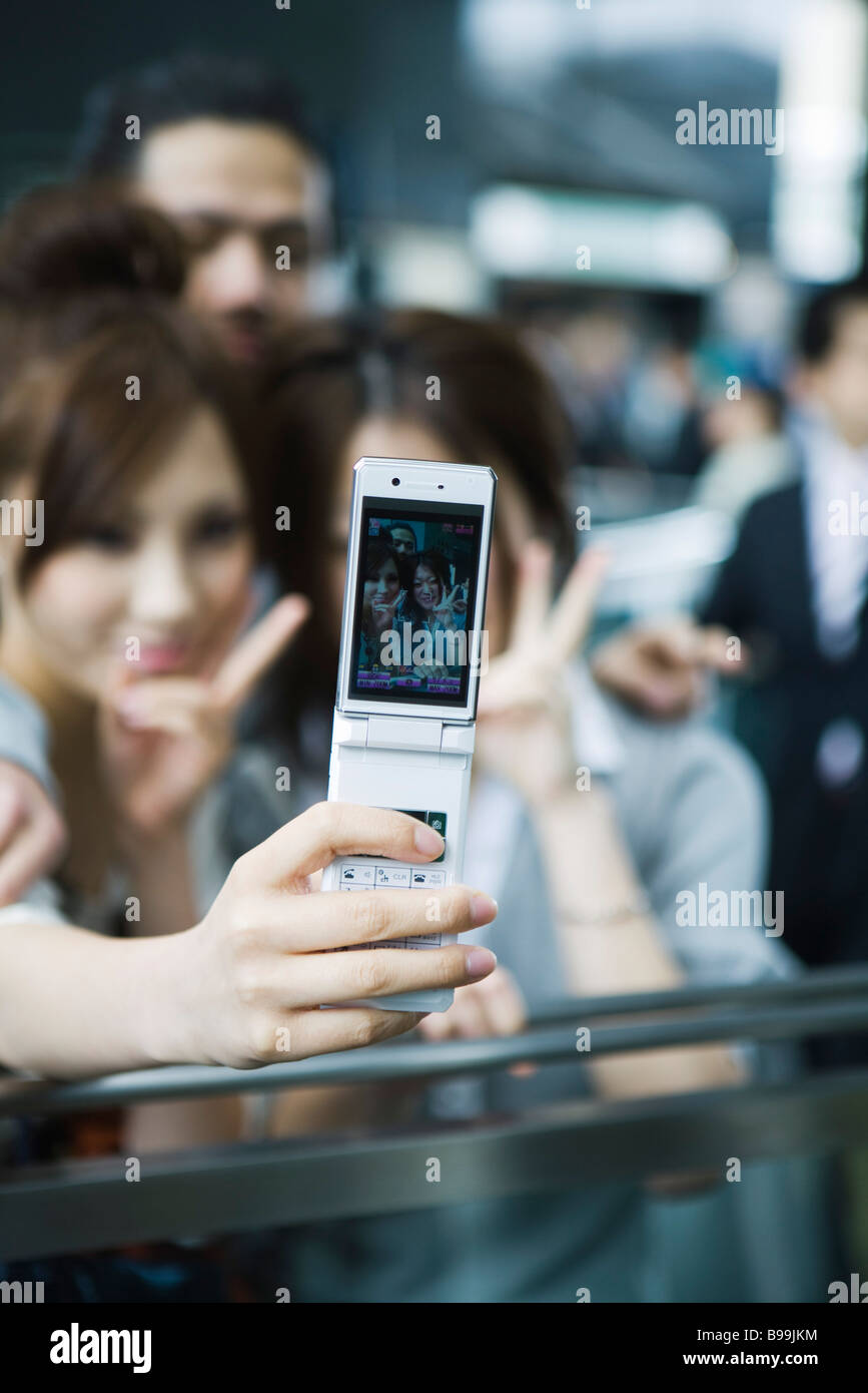 Flip out camera screen hi-res stock photography and images - Alamy