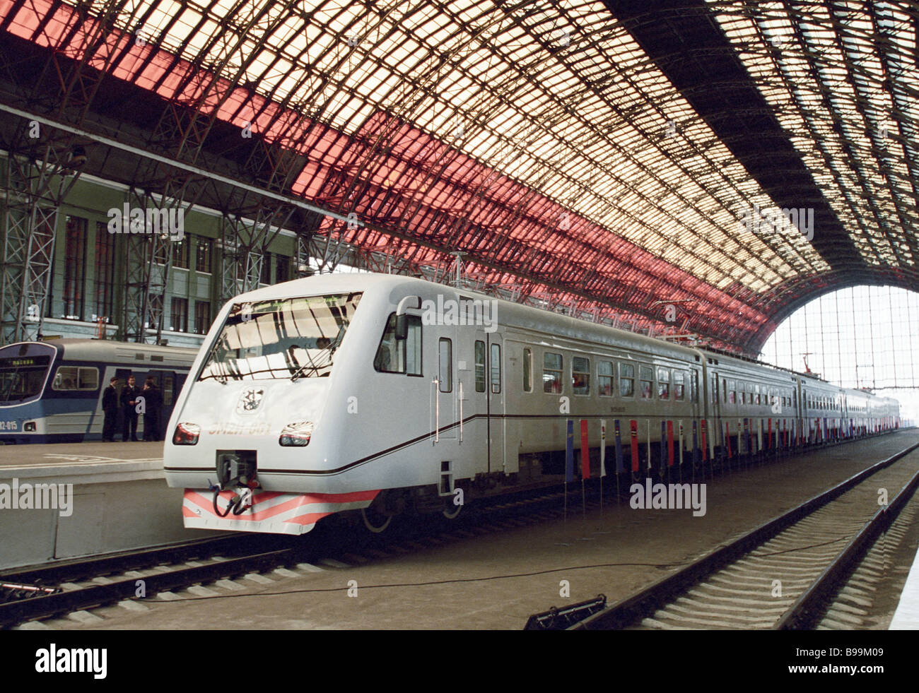 Presenting a new EM2I 001 electric train for suburban traffic needs ...