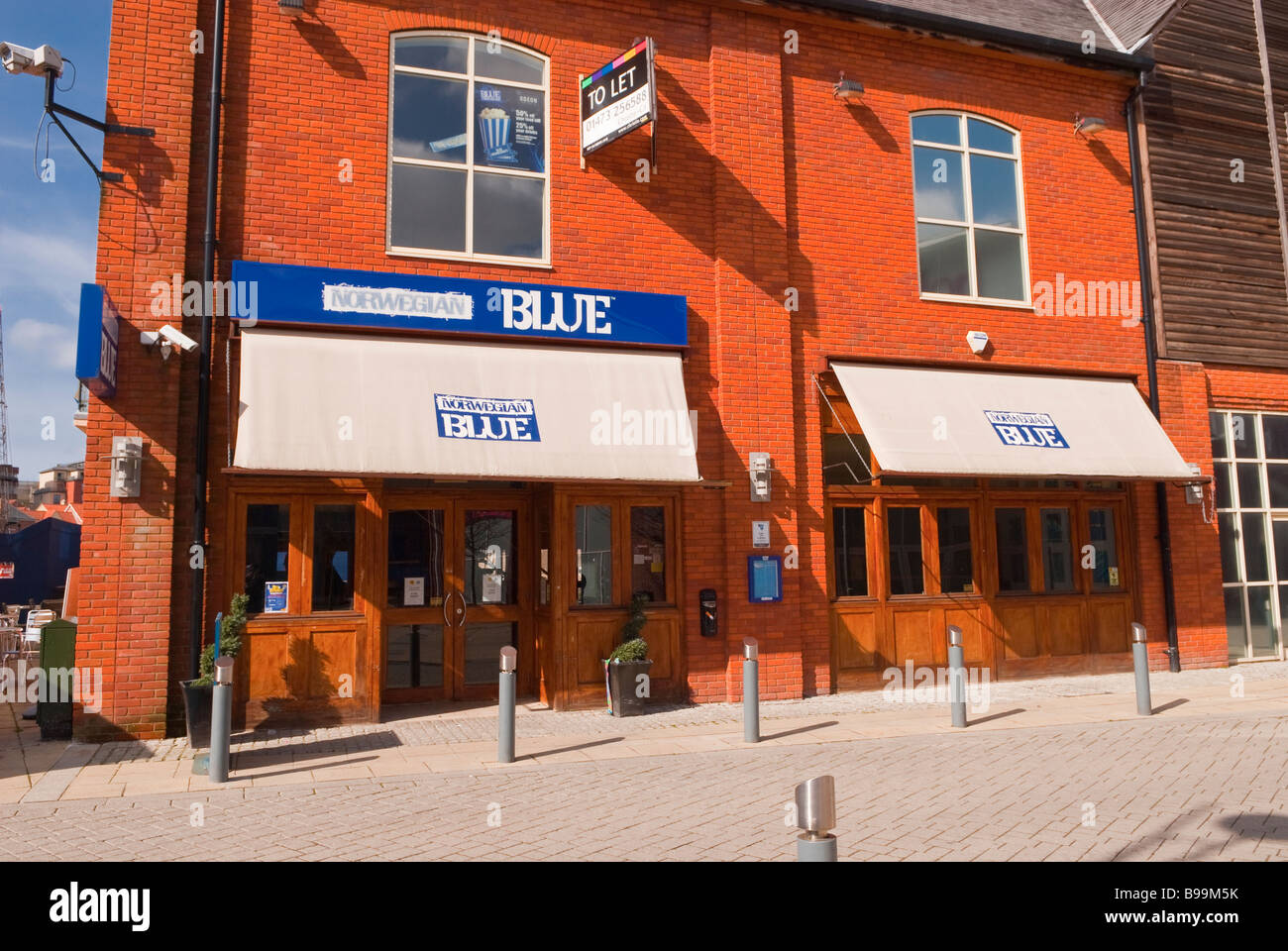 Norwich riverside bars hi-res stock photography and images - Alamy