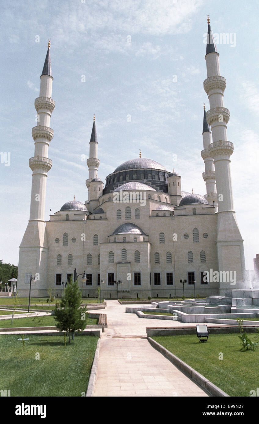 Mosque on Shevchenko Street built in 1998 Stock Photo - Alamy