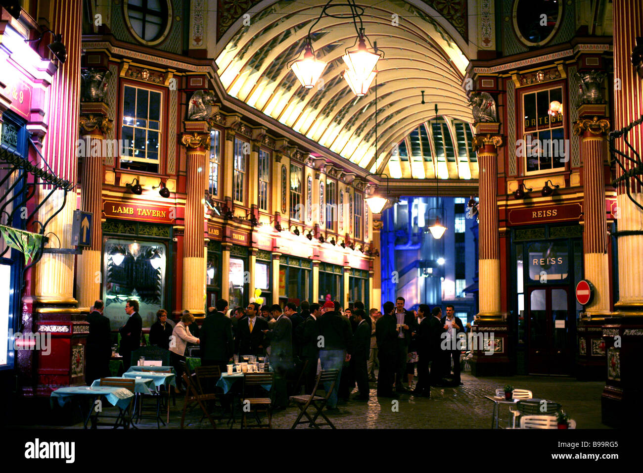 City of london workers hi-res stock photography and images - Alamy