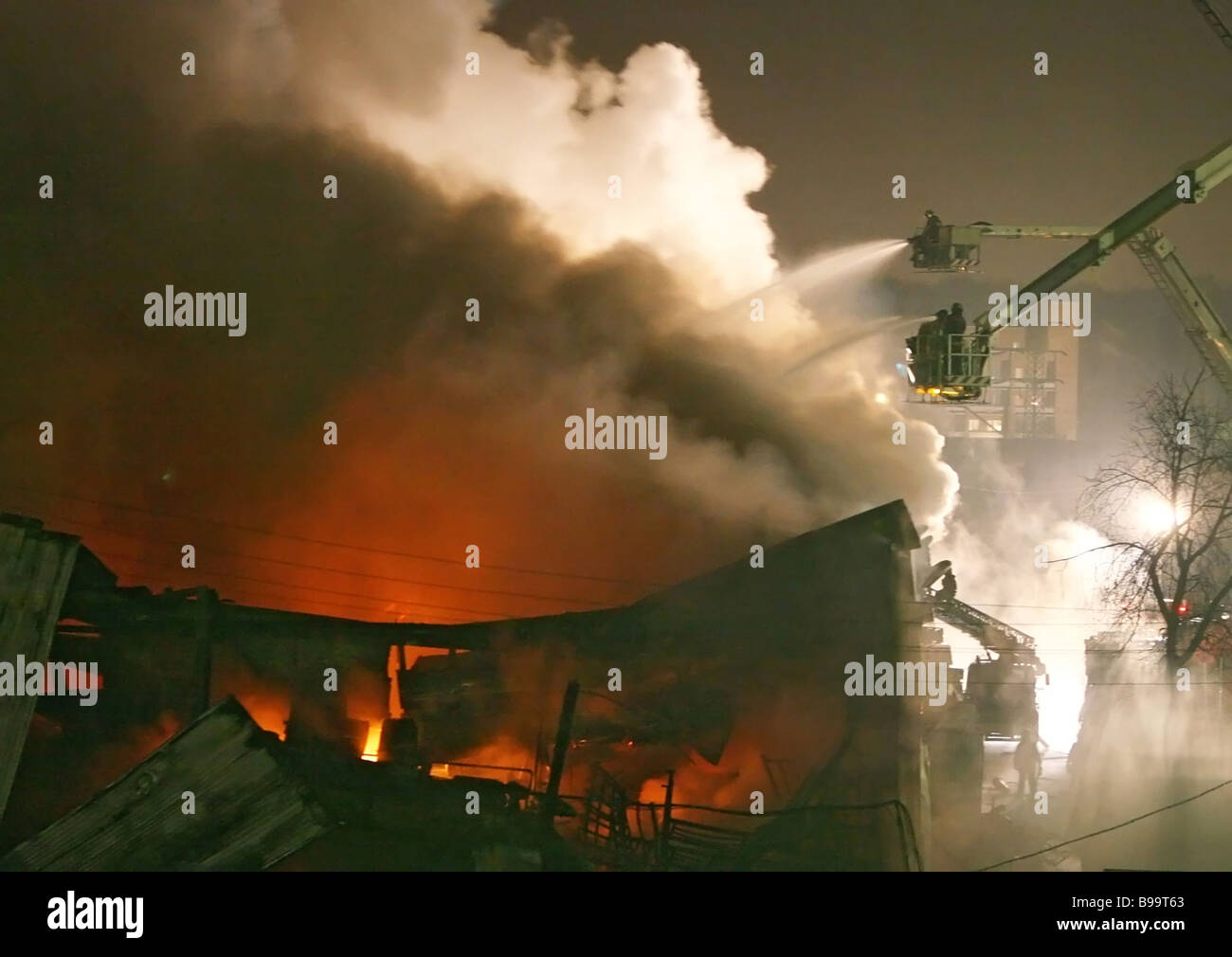 Fire at the paint materials warehouse in the north of Moscow 8 Second ...