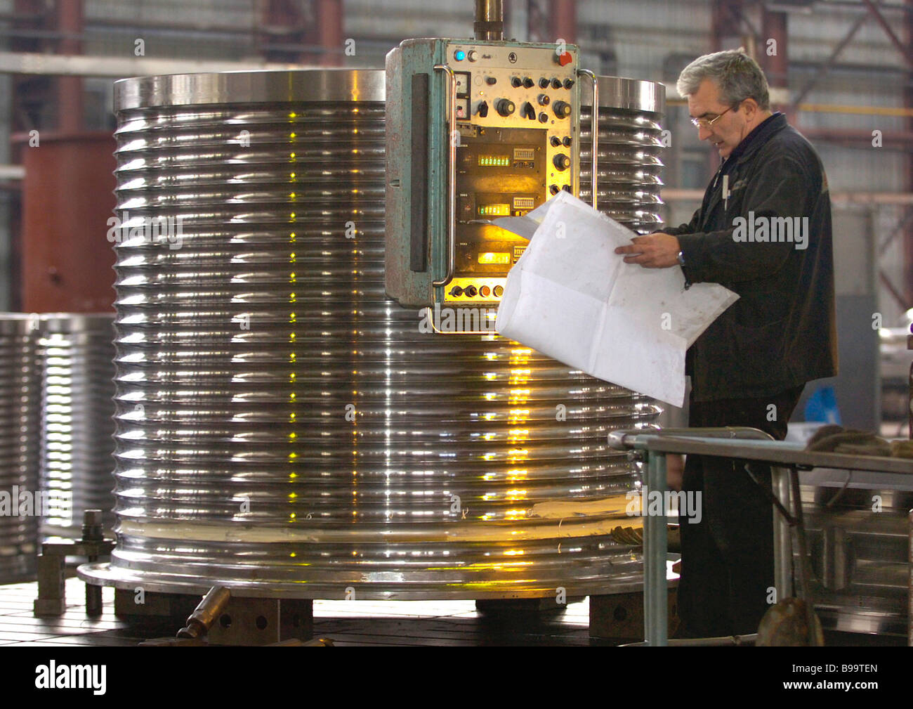 Assembling units and components of EKG 20 excavators with 20 cubic ...