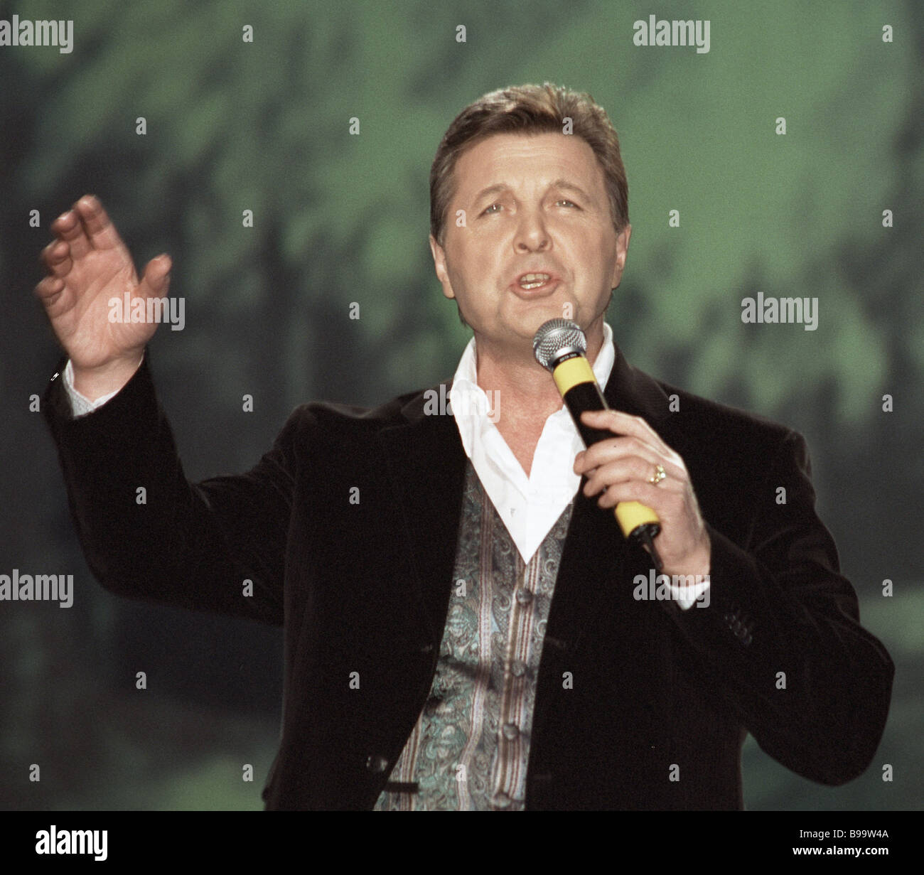 Pop singer Lev Leshchenko Stock Photo - Alamy