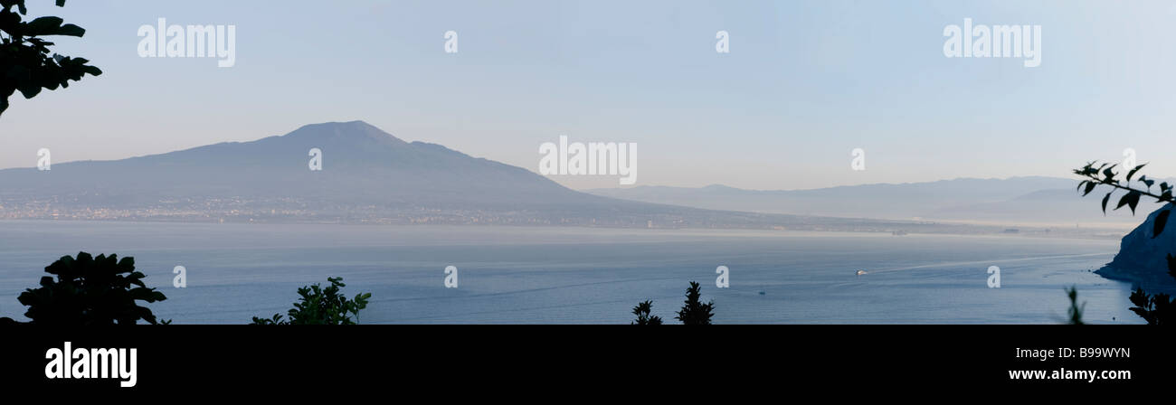 Panoramic of Mount Vesuvius across the Bay of Naples Stock Photo - Alamy
