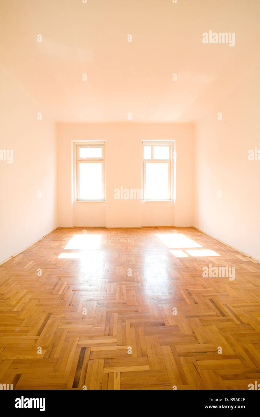 Empty square room hi-res stock photography and images - Alamy