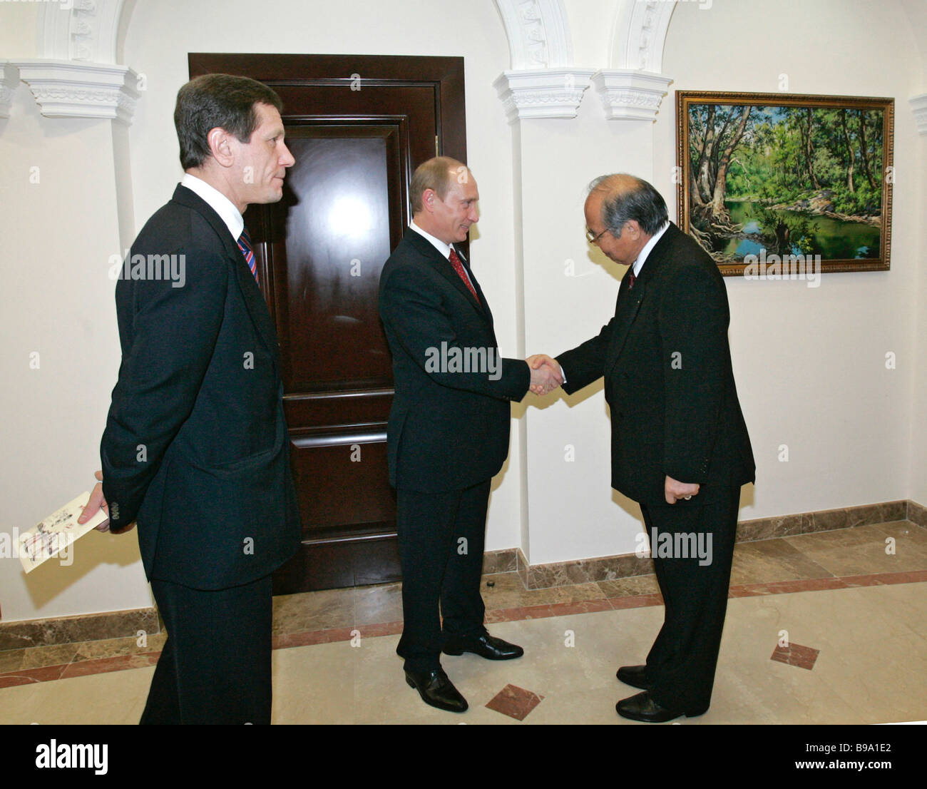 From left to right Russian Deputy Prime Minister Alexander Zhukov ...
