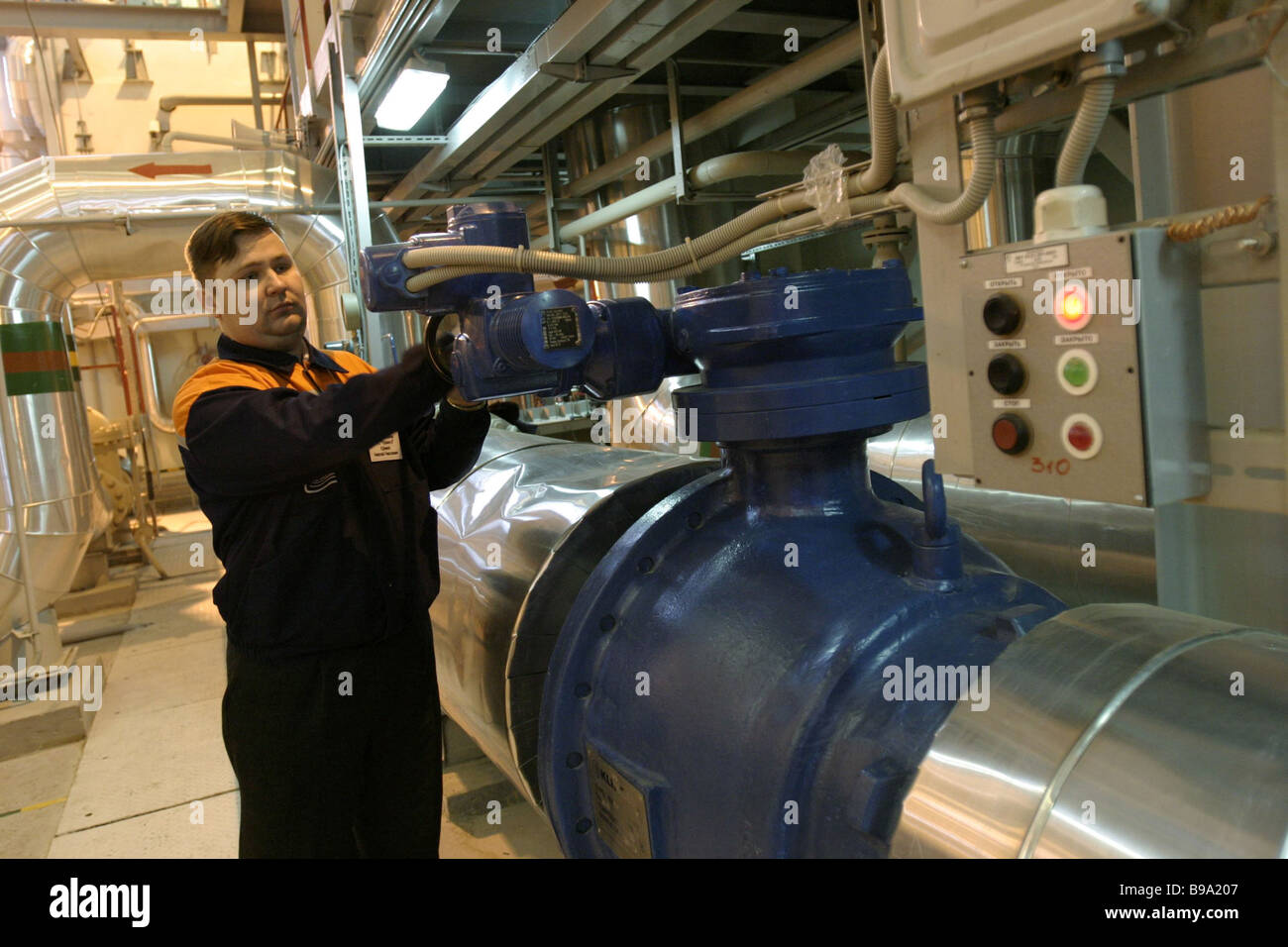 At the powerhouse hall of the district heat supply station Tushino 5 of ...