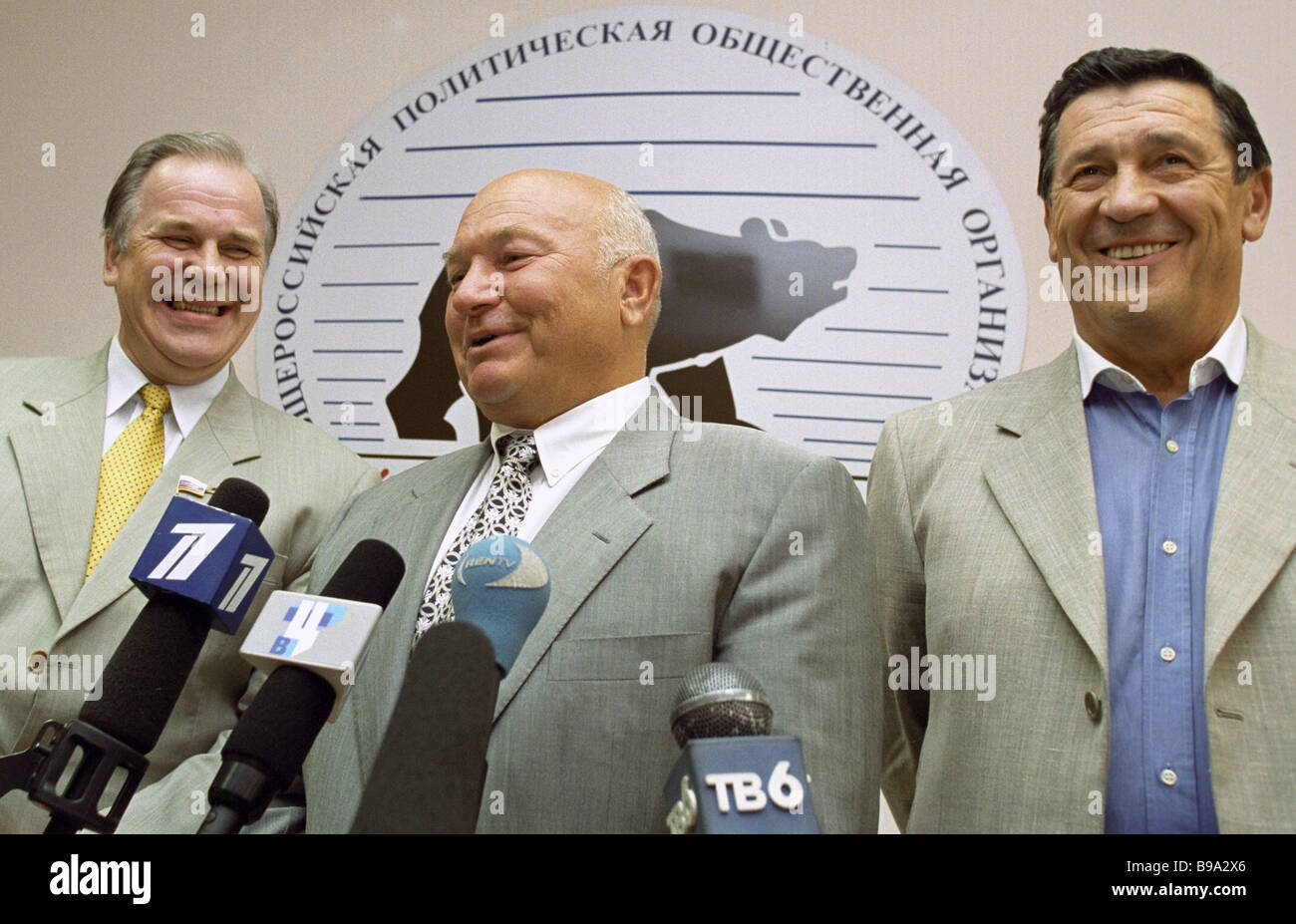 From left to right Sergei Popov deputy chairman of the Unity party ...
