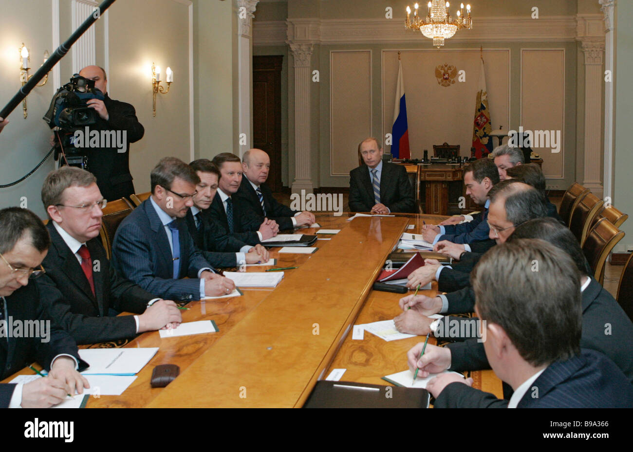 Russian President Vladimir Putin center meeting with Cabinet members in ...